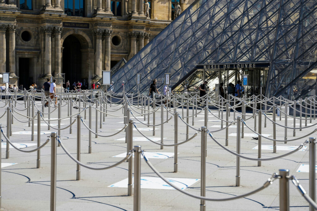 The Best Time to Visit the Louvre to Avoid Crowds