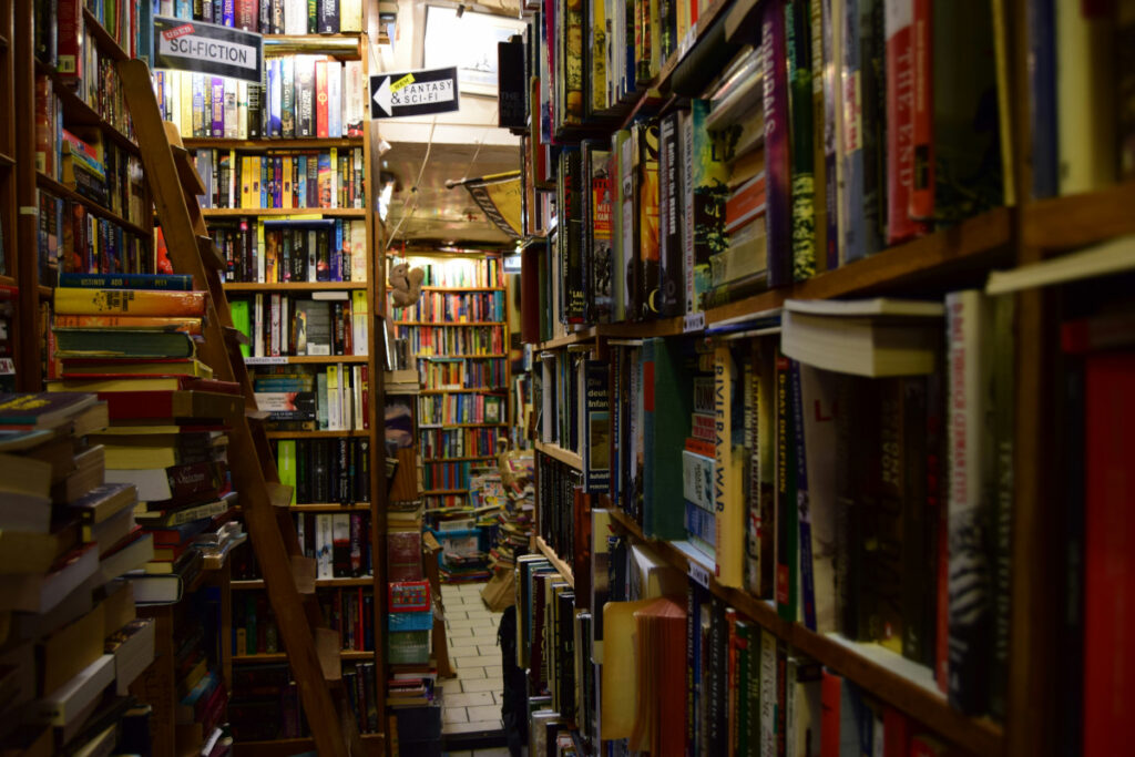 7 Best English Bookstores in Paris – Selected Gems